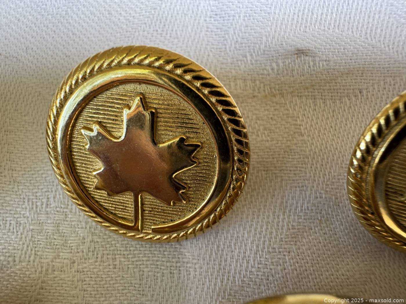 Air Canada Uniform Buttons & Canadian Military Button, 10 pieces | Maxsold
