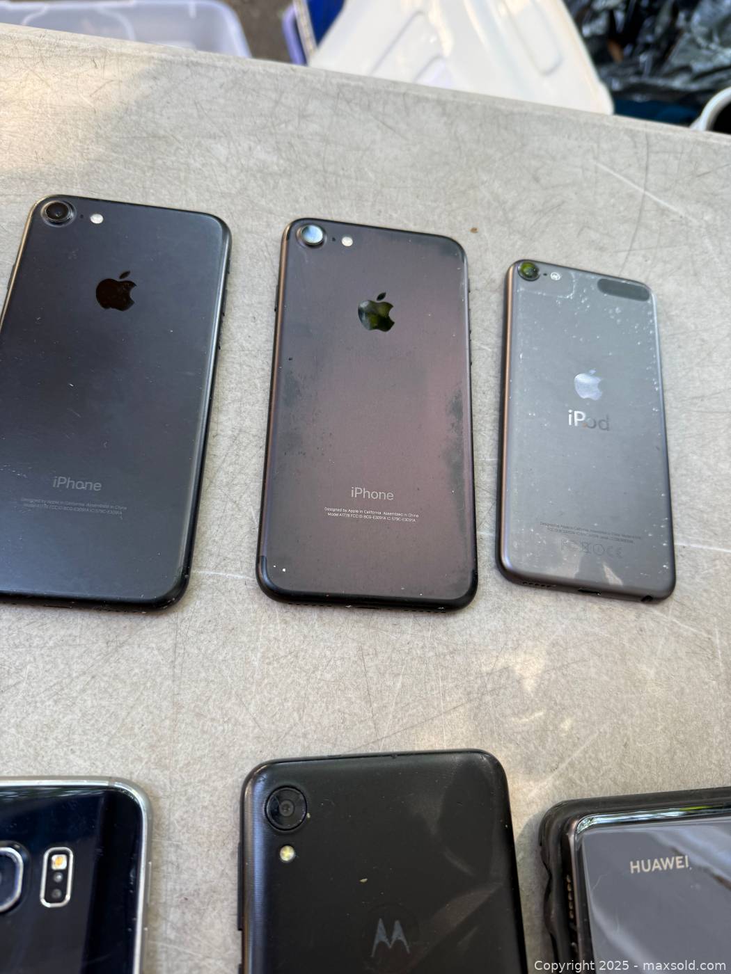 Lot of cell phones for parts | Maxsold