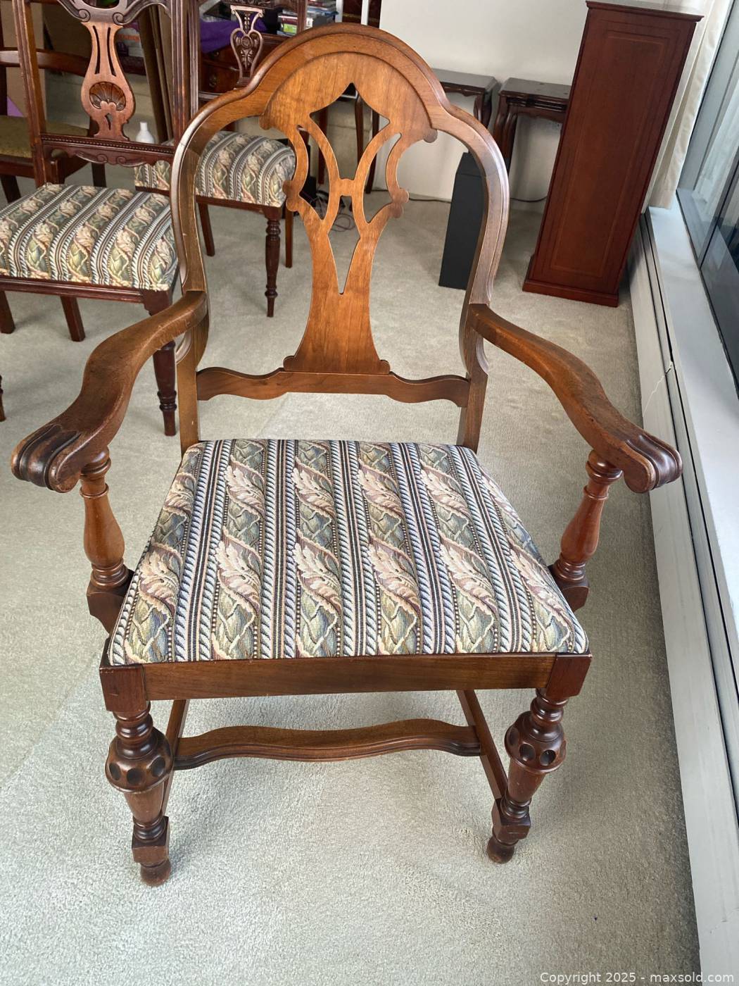 Hardwood upholstered arm, dining & desk chairs, 9 | Maxsold