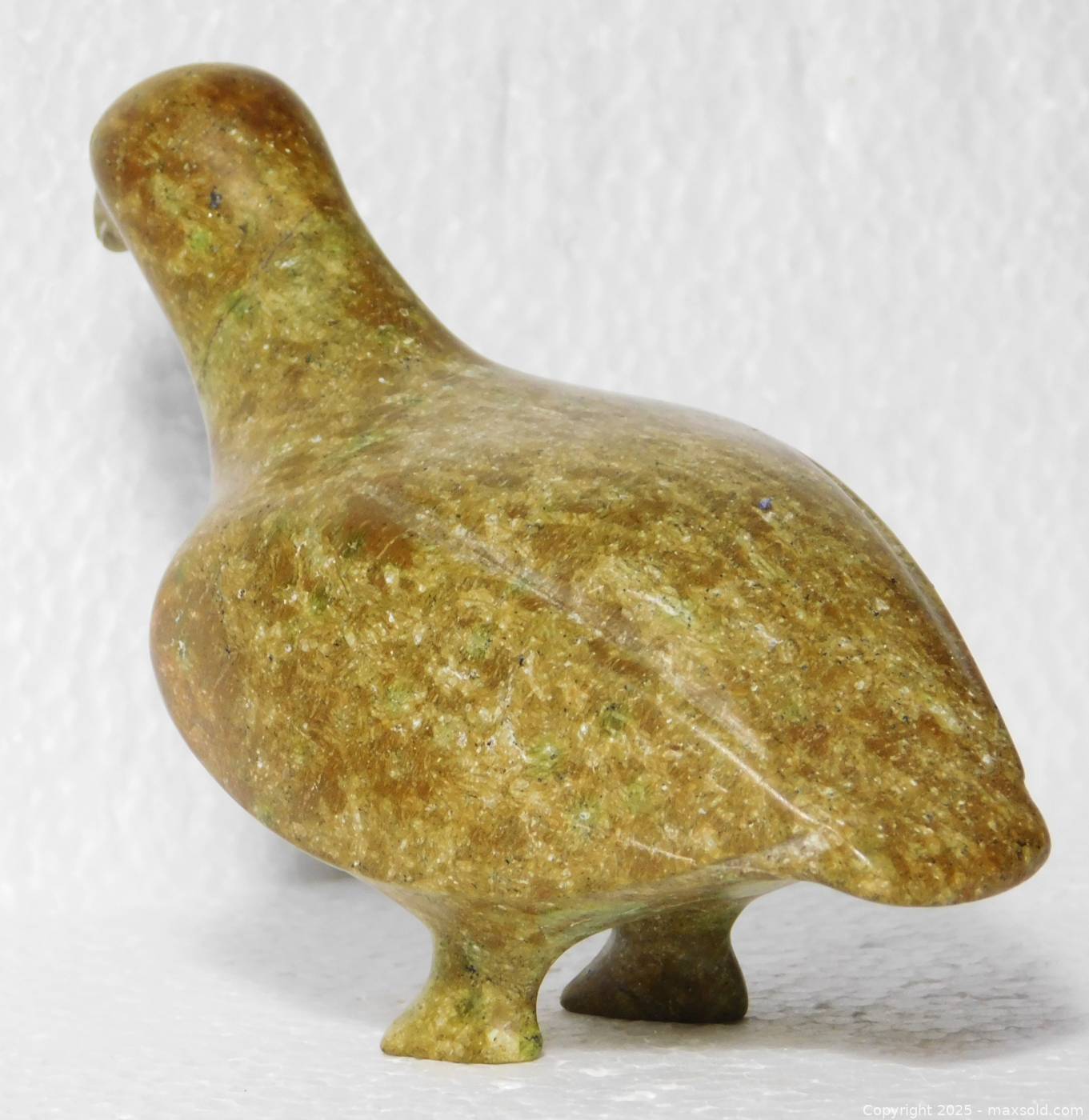 Pauloosie Inuit serpentine bird carving | Maxsold
