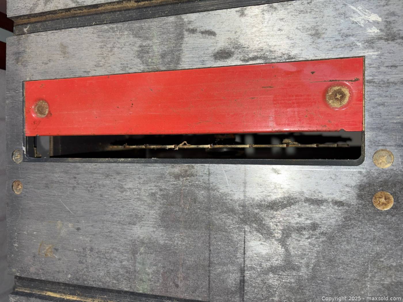 Craftsman 10-inch motorized table saw | Maxsold