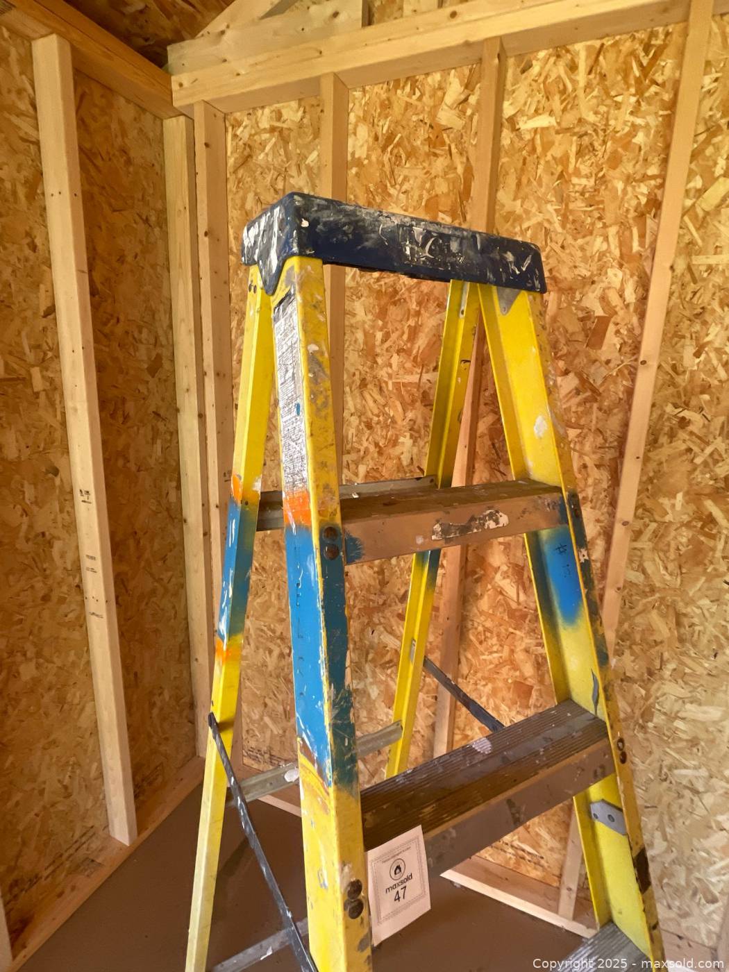 Louisville 6 ft fiberglass step ladder | Maxsold