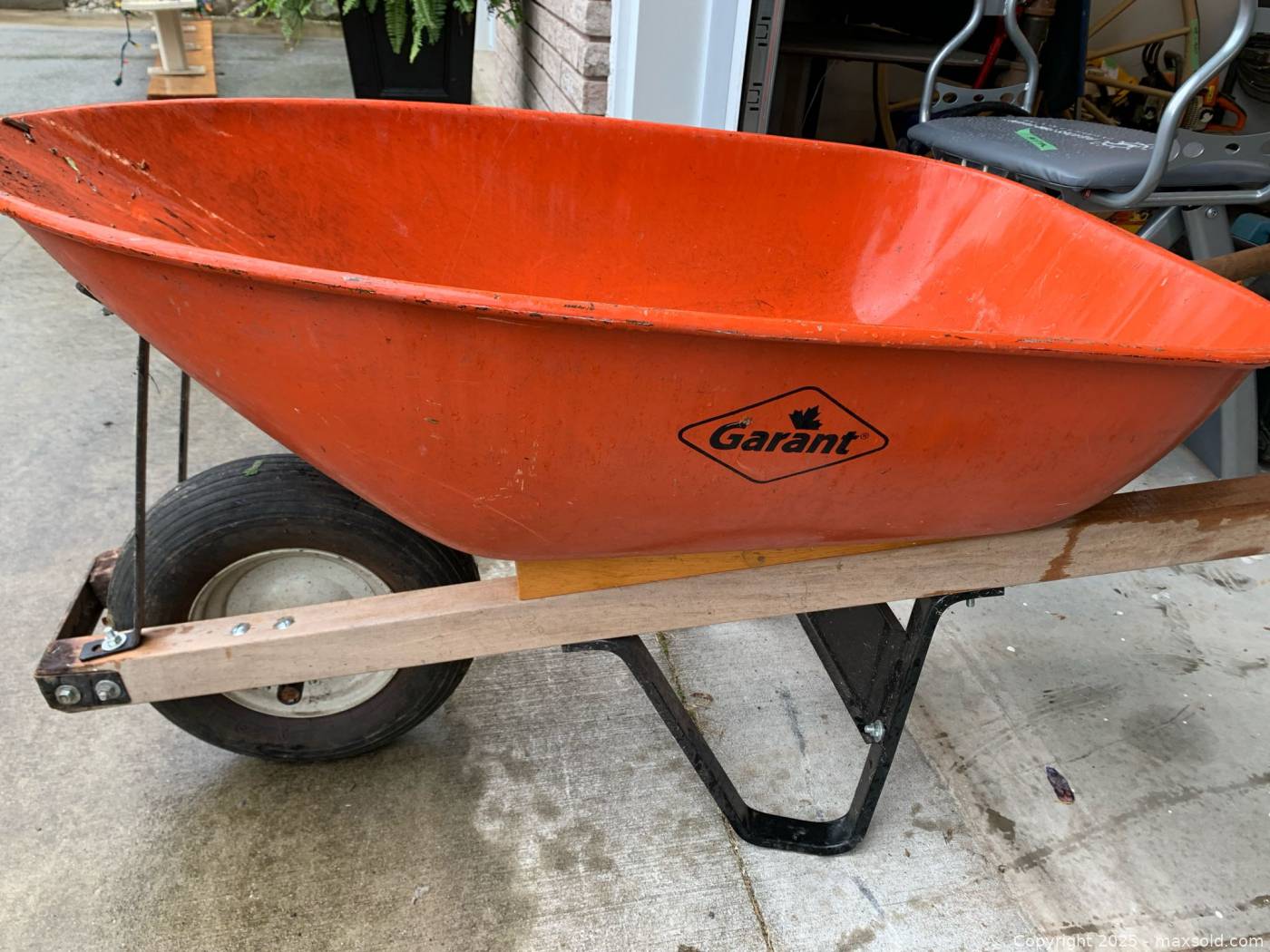 Garant wheelbarrow and metal hand truck | Maxsold