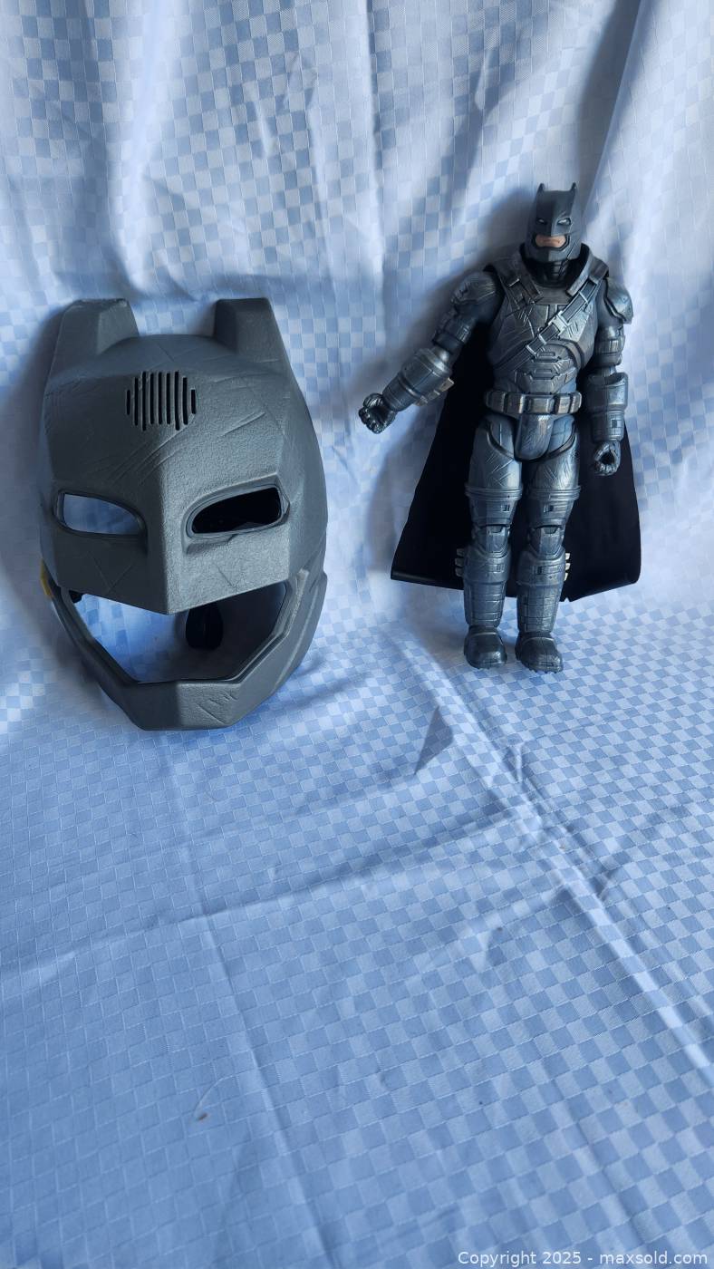 DC Comics Batman Voice Changer Mask & 12" Armored Batman Figure | Maxsold