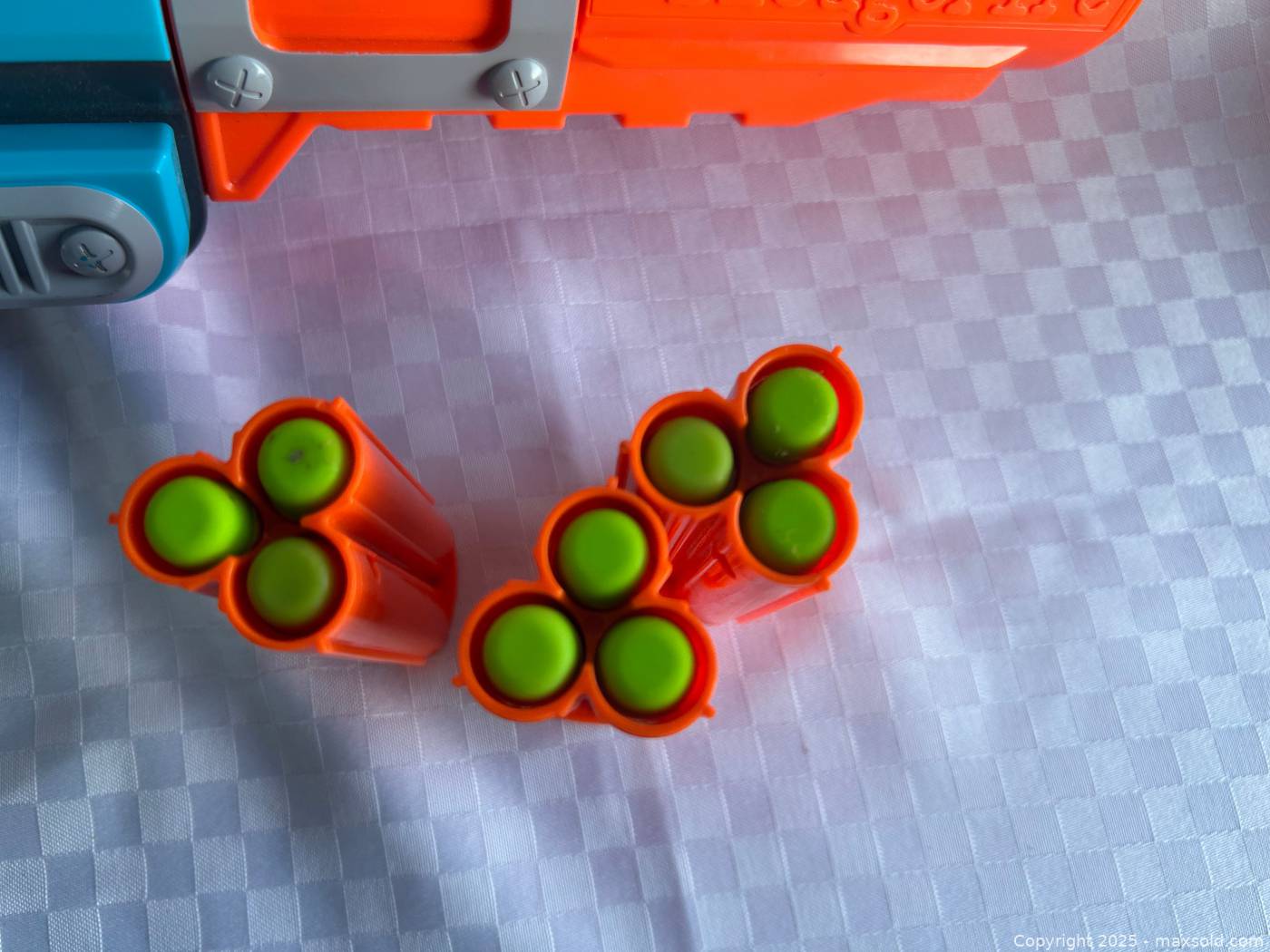Nerf Zombie Strike Sledgefire blaster with 3 shells | Maxsold