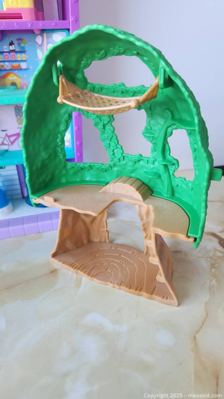 Polly Pocket Mega Mall, Tree House & Lantern | Maxsold