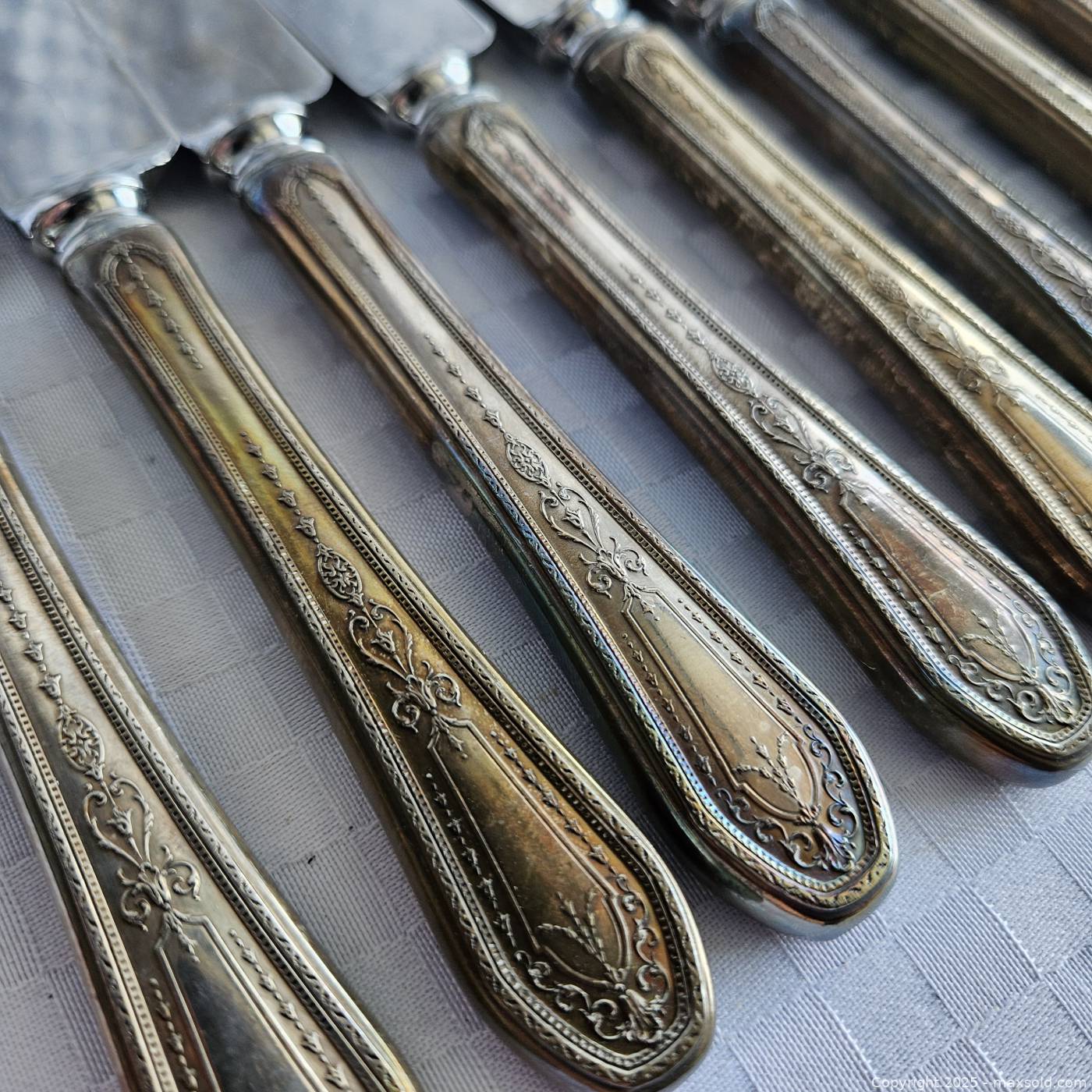 Community Deluxe Silverplate hollow-handle knives and spoon | Maxsold