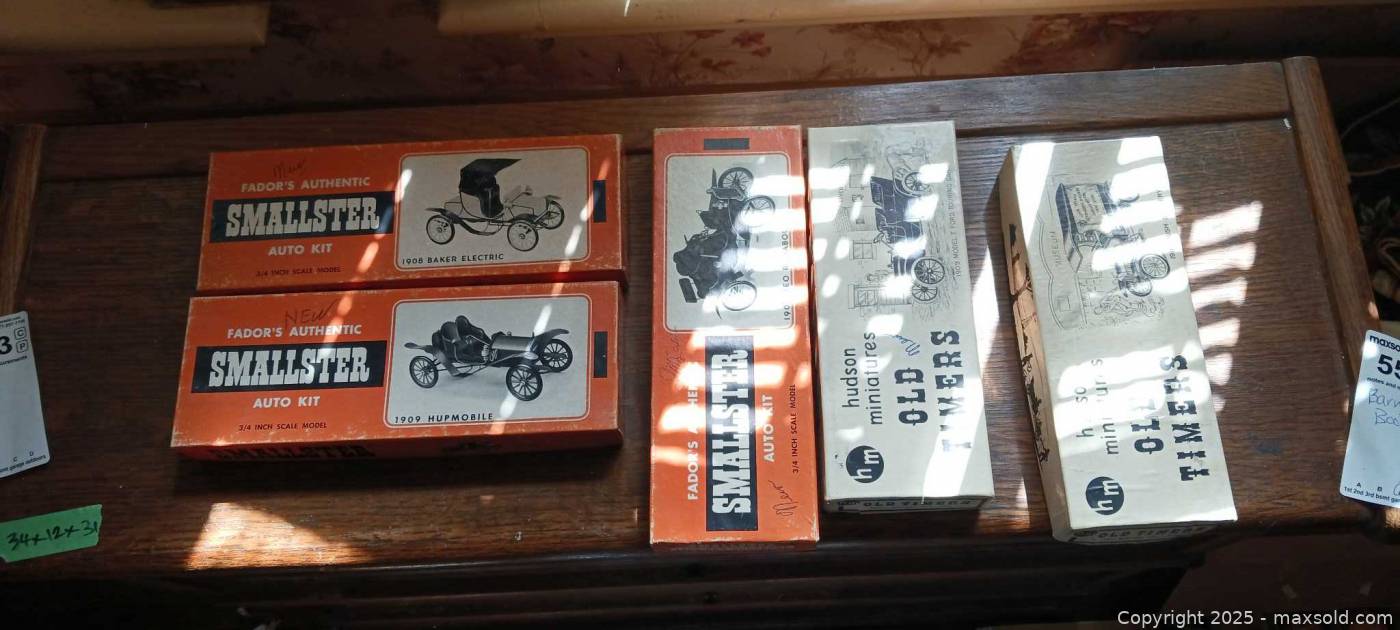 Fador Smallster and Hudson Old Timer model car kits | Maxsold