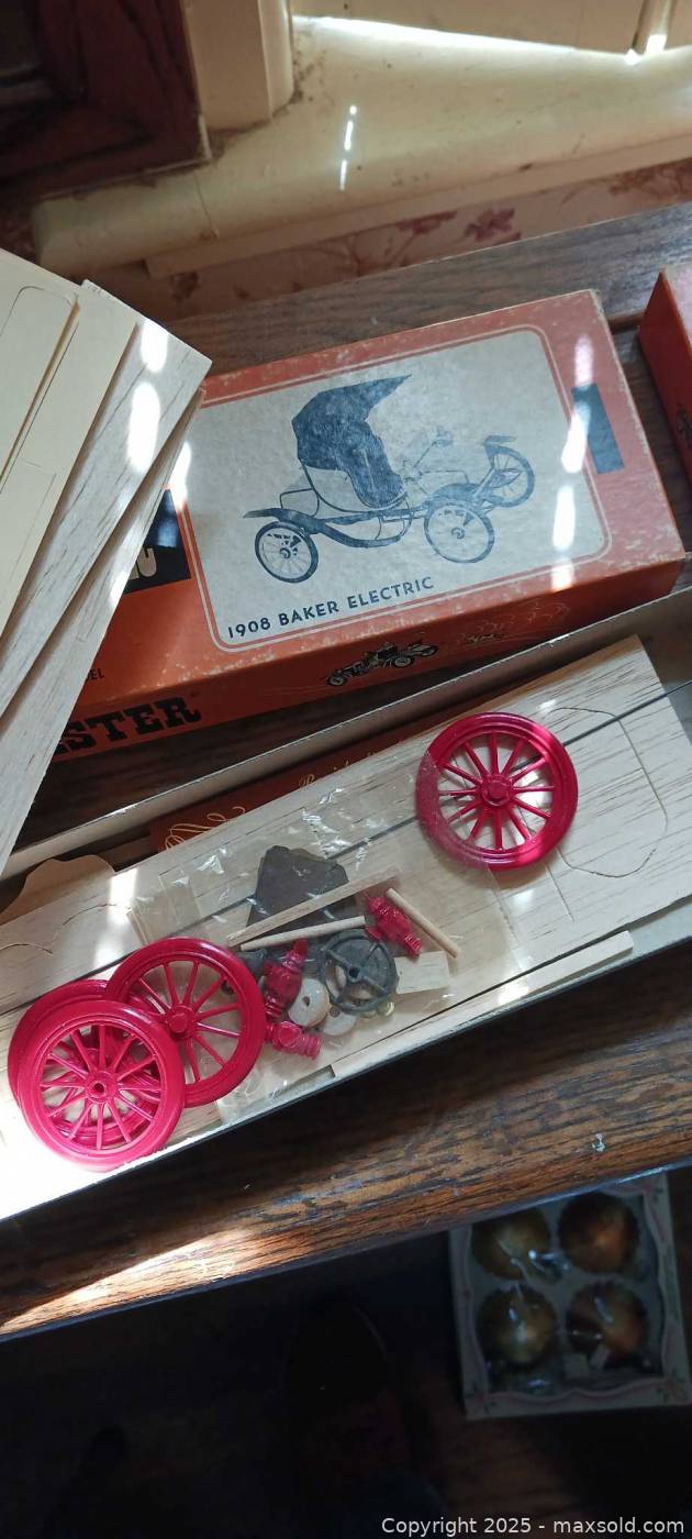 Fador Smallster and Hudson Old Timer model car kits | Maxsold