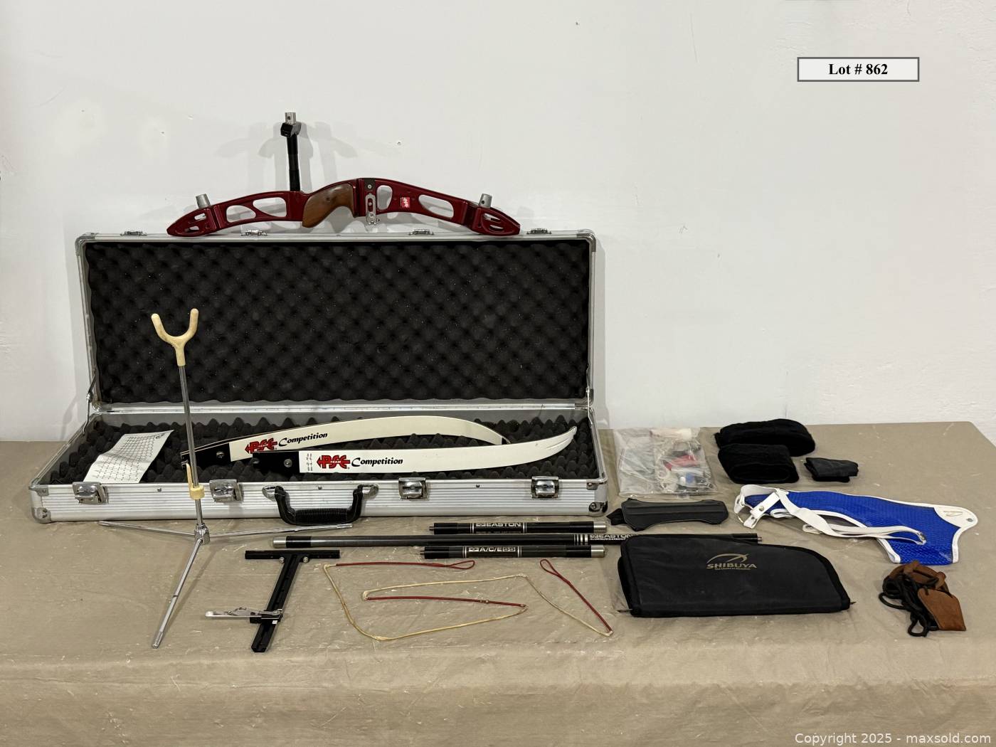 PSI 38 lb right-hand takedown recurve bow set | Maxsold