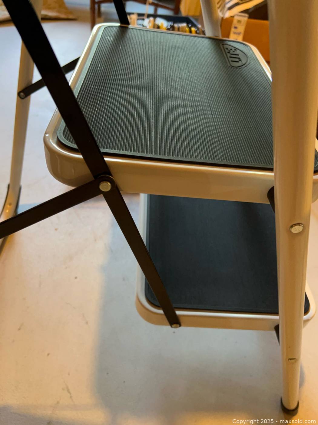 LITE 3-Step Folding Step Ladder with Handrail | Maxsold