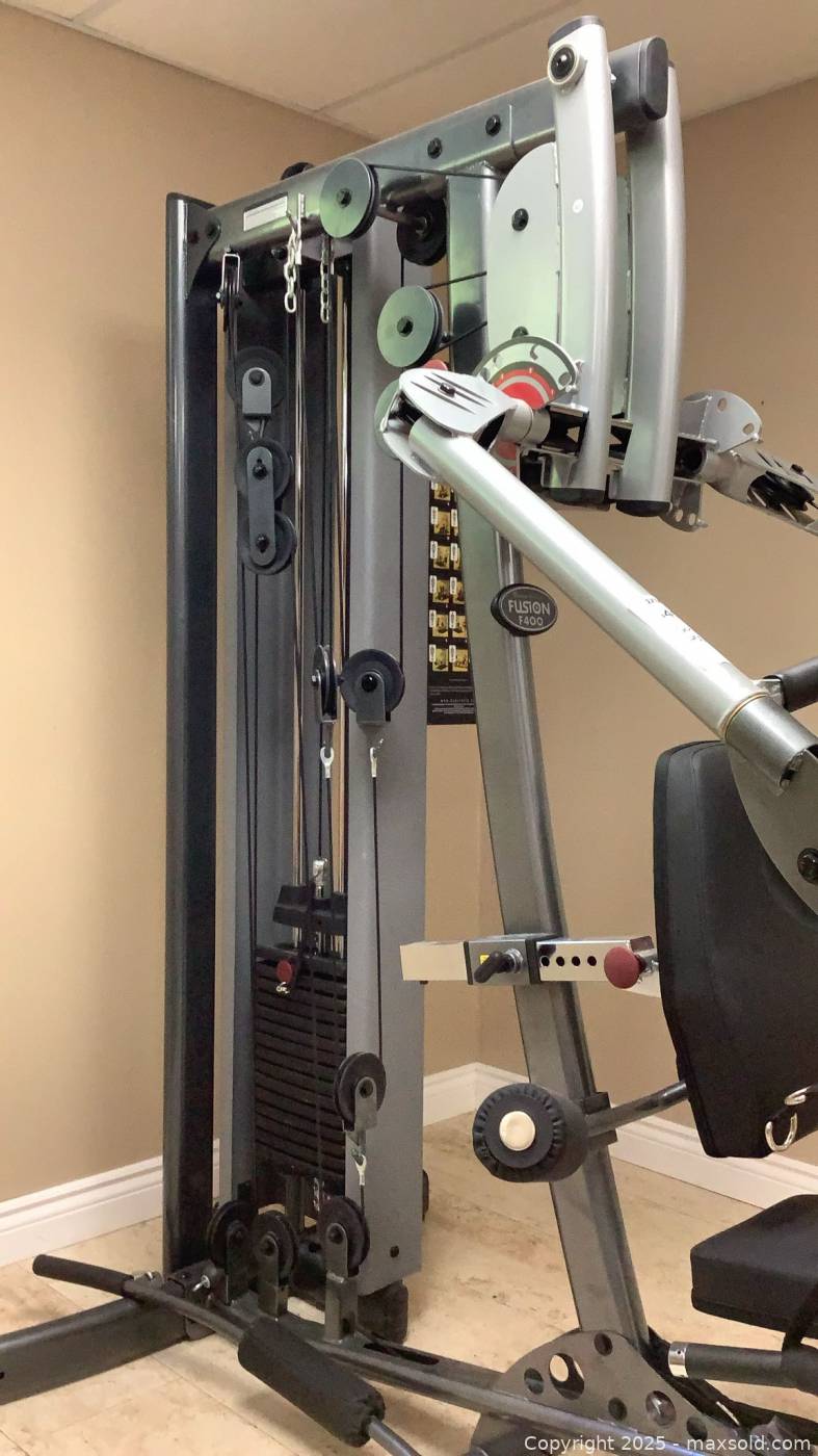 Body-Solid Fusion 400 multi-station home gym | Maxsold