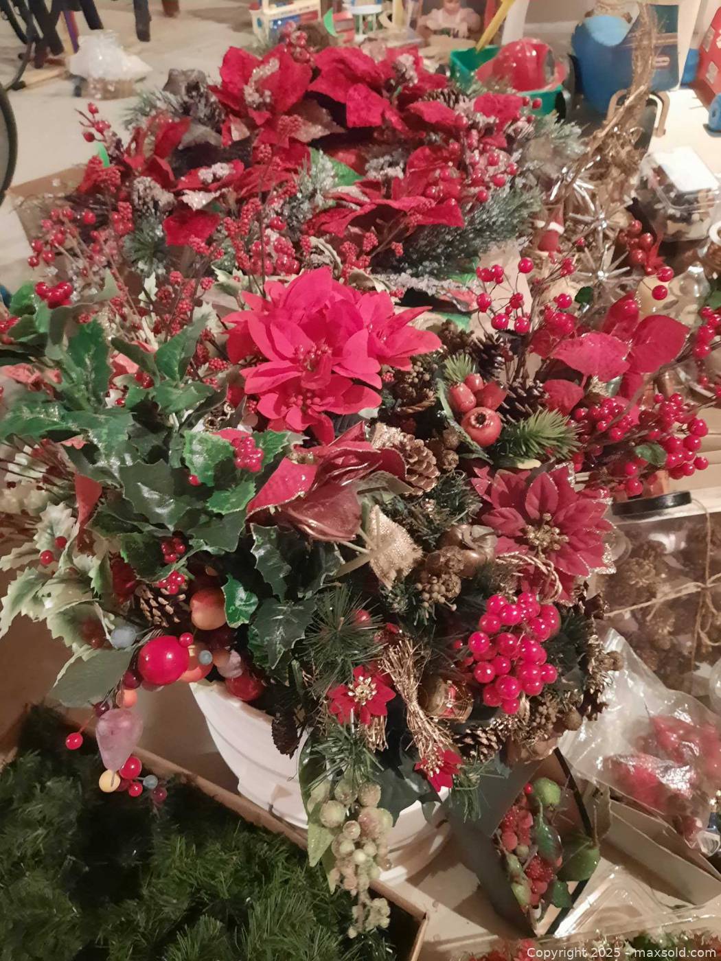 Large mixed Christmas/holiday decorations | Maxsold