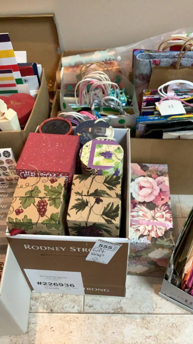 Large mixed lot gift wrap and stationery | Maxsold