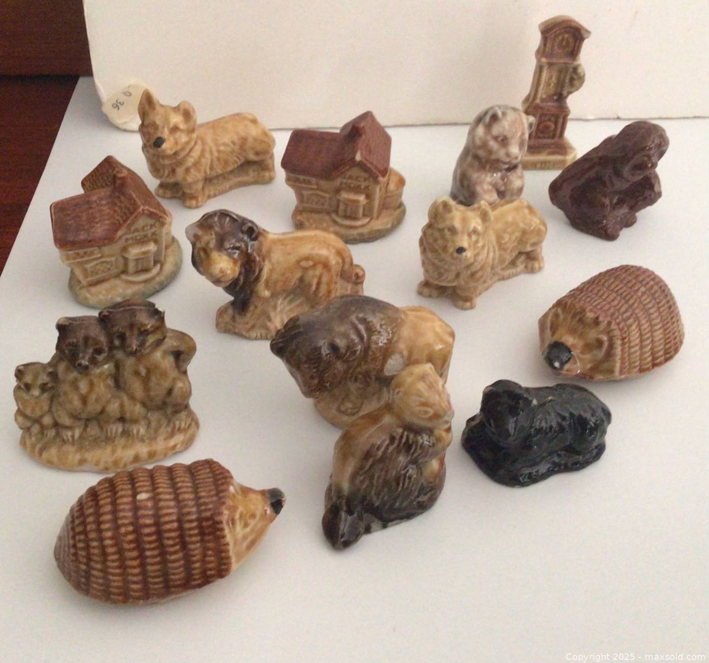 Wade Red Rose Tea figurines, 43 pieces | Maxsold