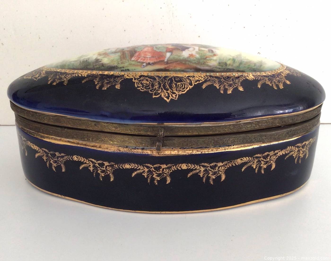 Rococo Porcelain Oval Trinket Box | Maxsold