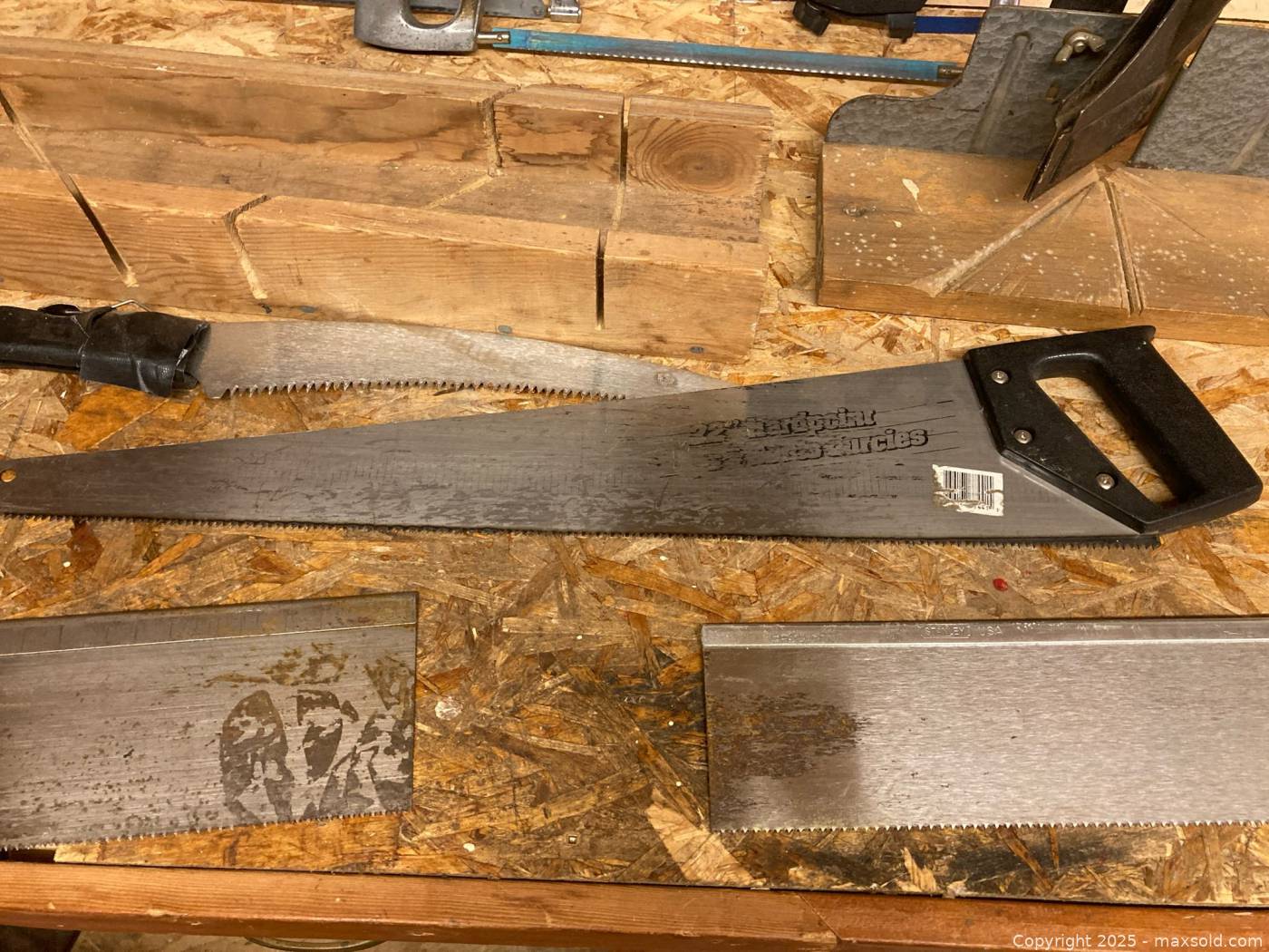 Assorted manual saws and two miter boxes | Maxsold