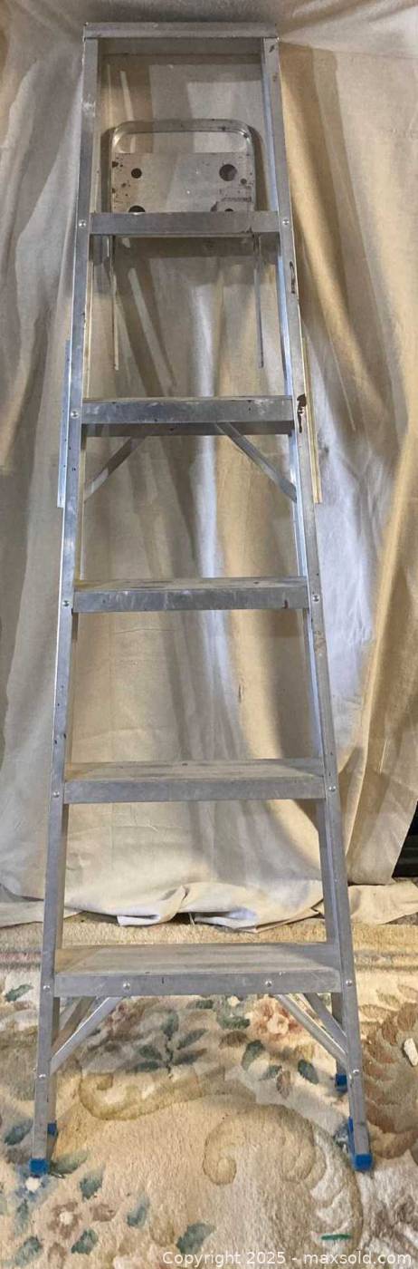 Painters Step Stool And 6ft Reynolds Aluminum Ladder | Maxsold