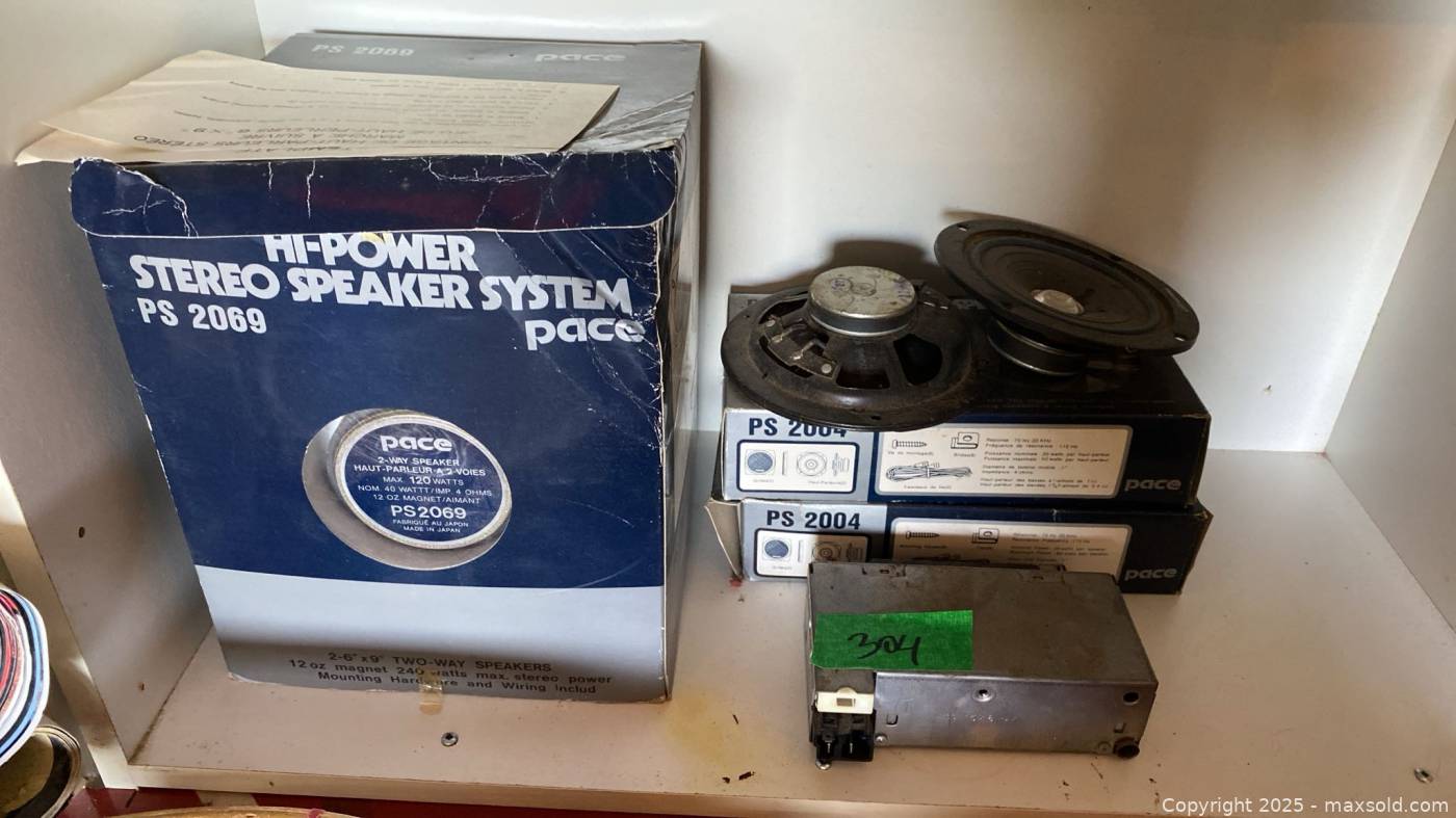 Pace car stereo speakers and radio | Maxsold