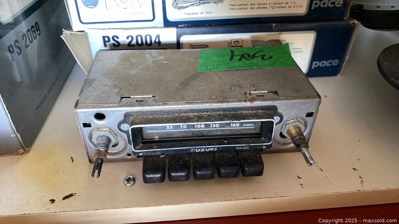 Pace car stereo speakers and radio | Maxsold