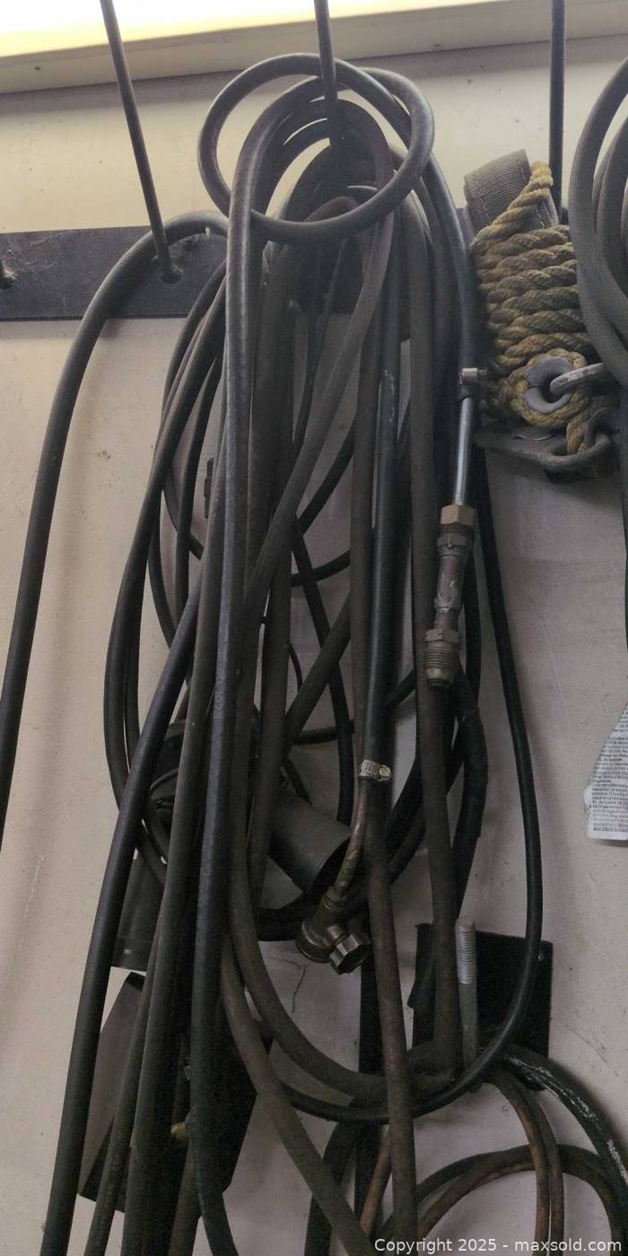Assorted electrical and pneumatic cables | Maxsold