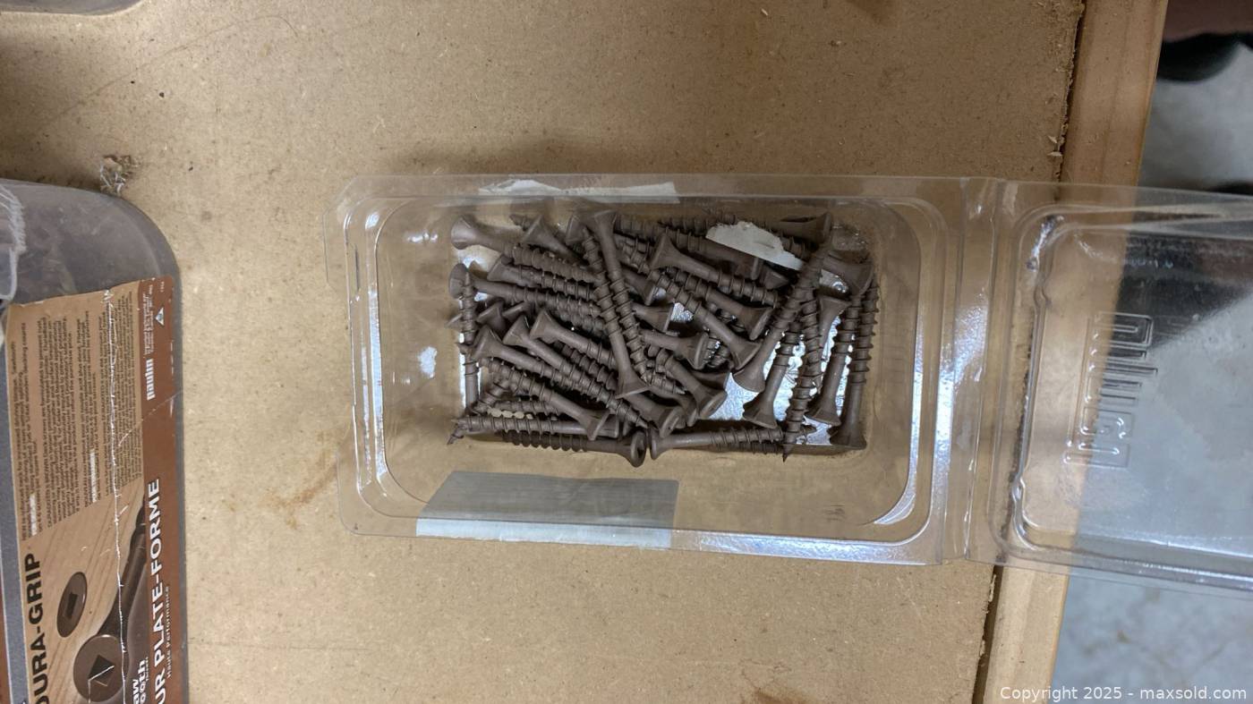 Assorted Deck Screws | Maxsold