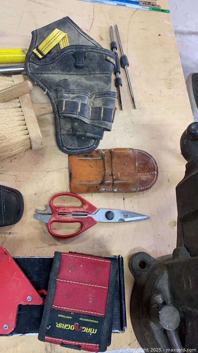 Assorted handyman tools and pouches | Maxsold