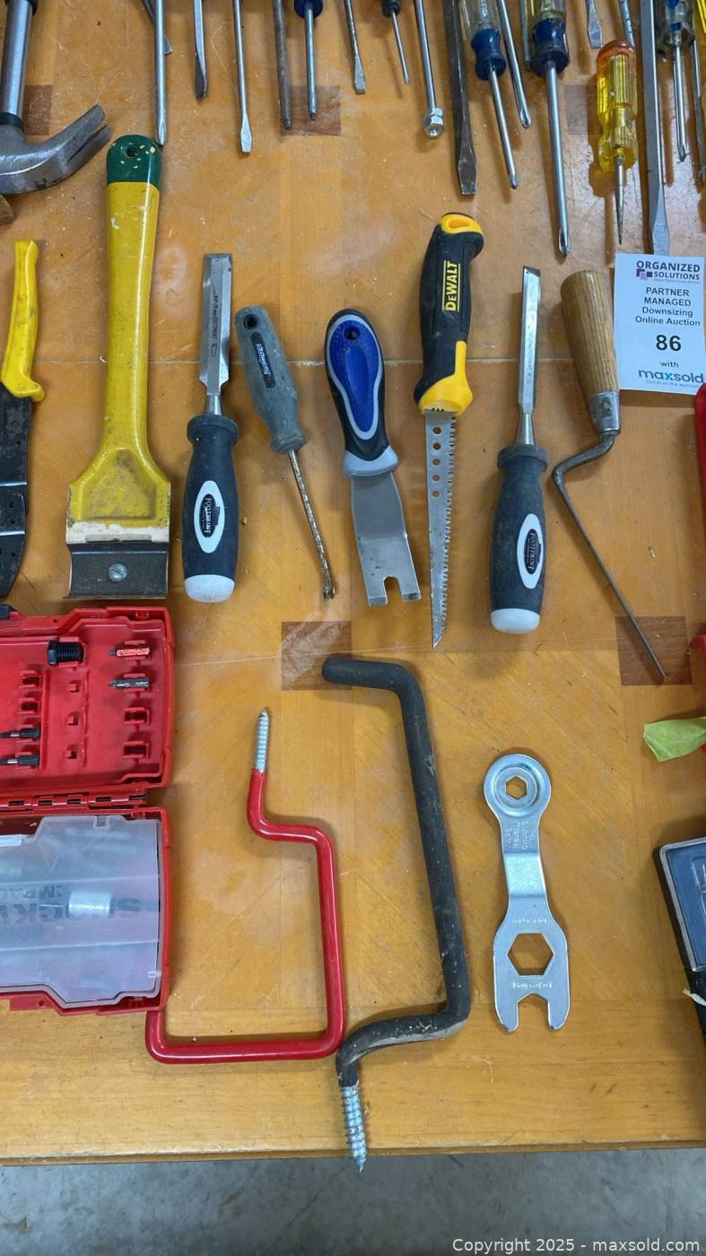 Assorted hand tools and accessories | Maxsold