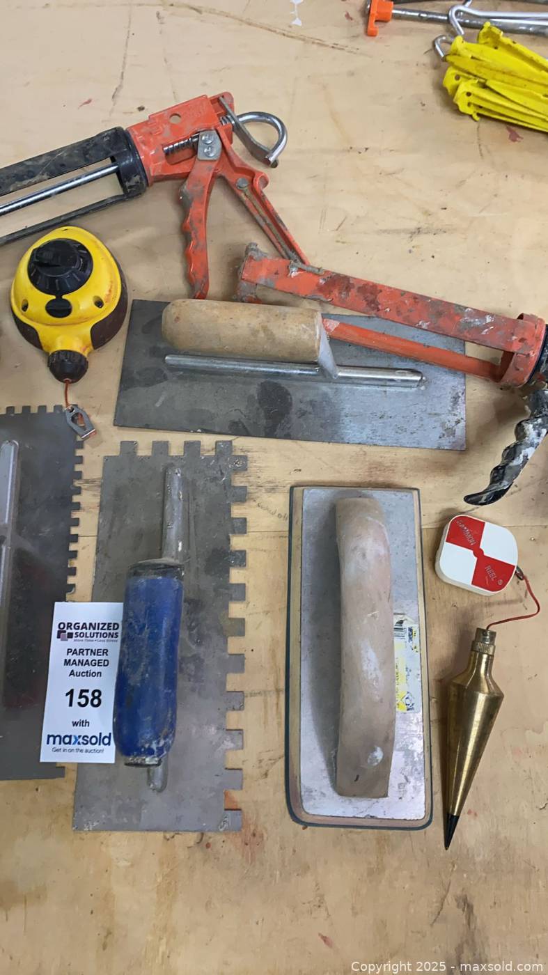 Assorted trowels, Gammon reel, plumb bob, caulking gun | Maxsold