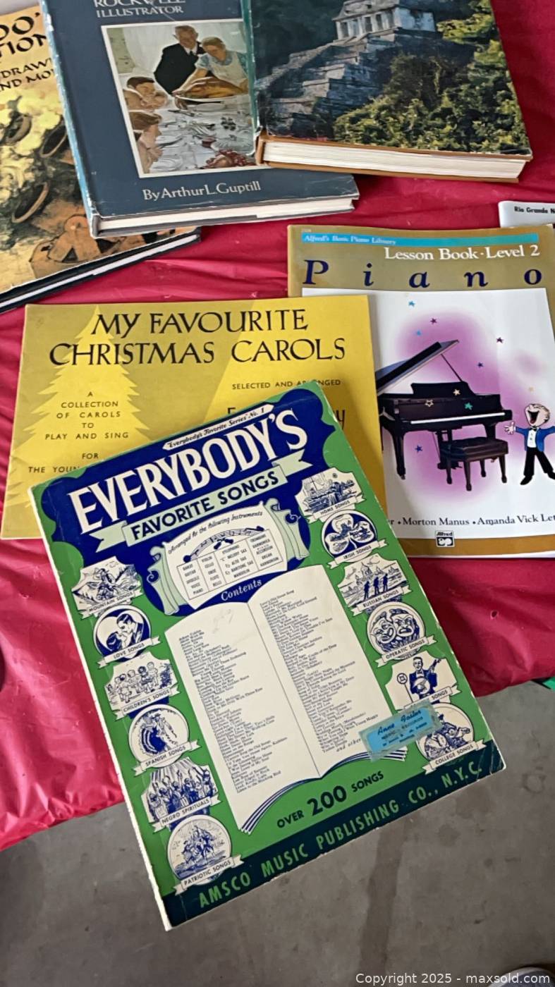 Art, woodworking, guitar and piano books | Maxsold