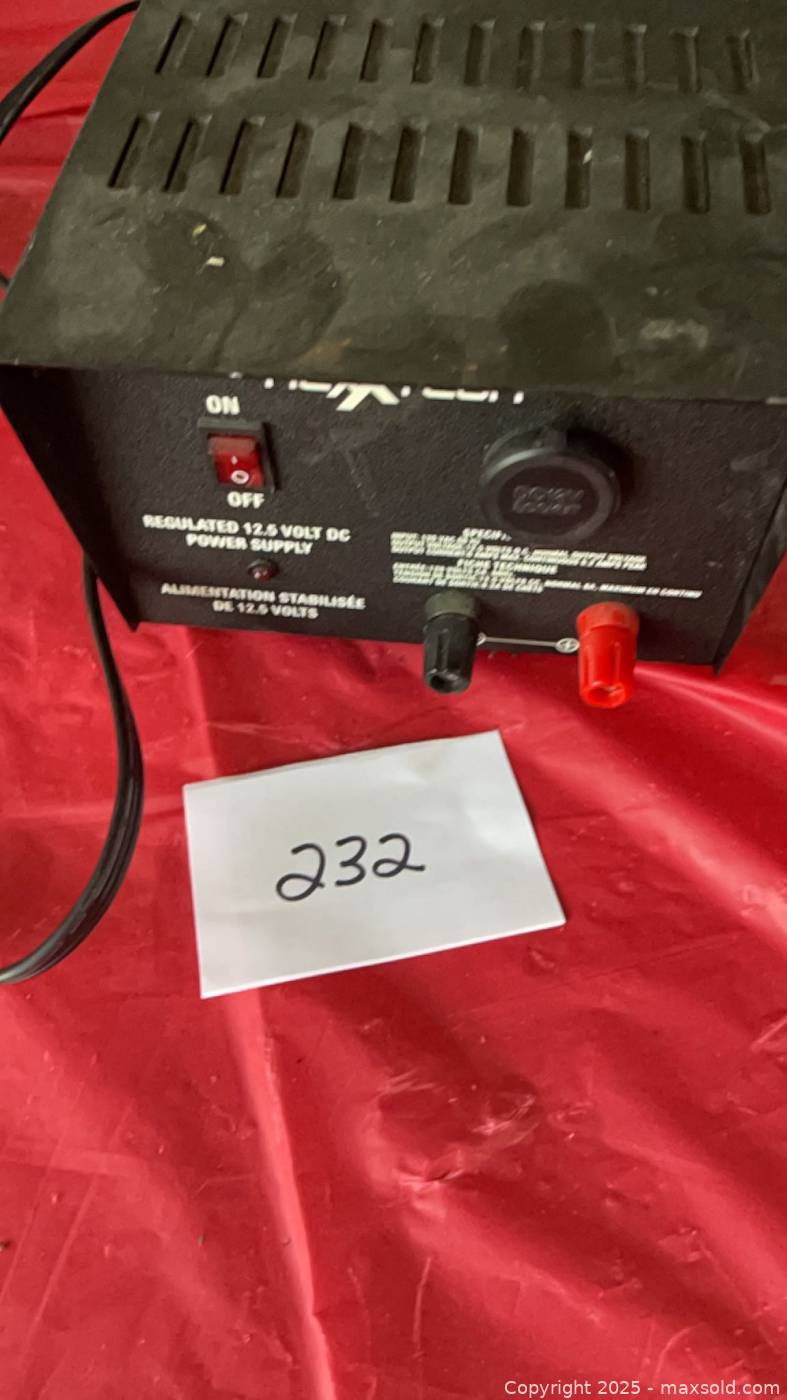 Nexxtech regulated 13.8V 5A DC power supply | Maxsold