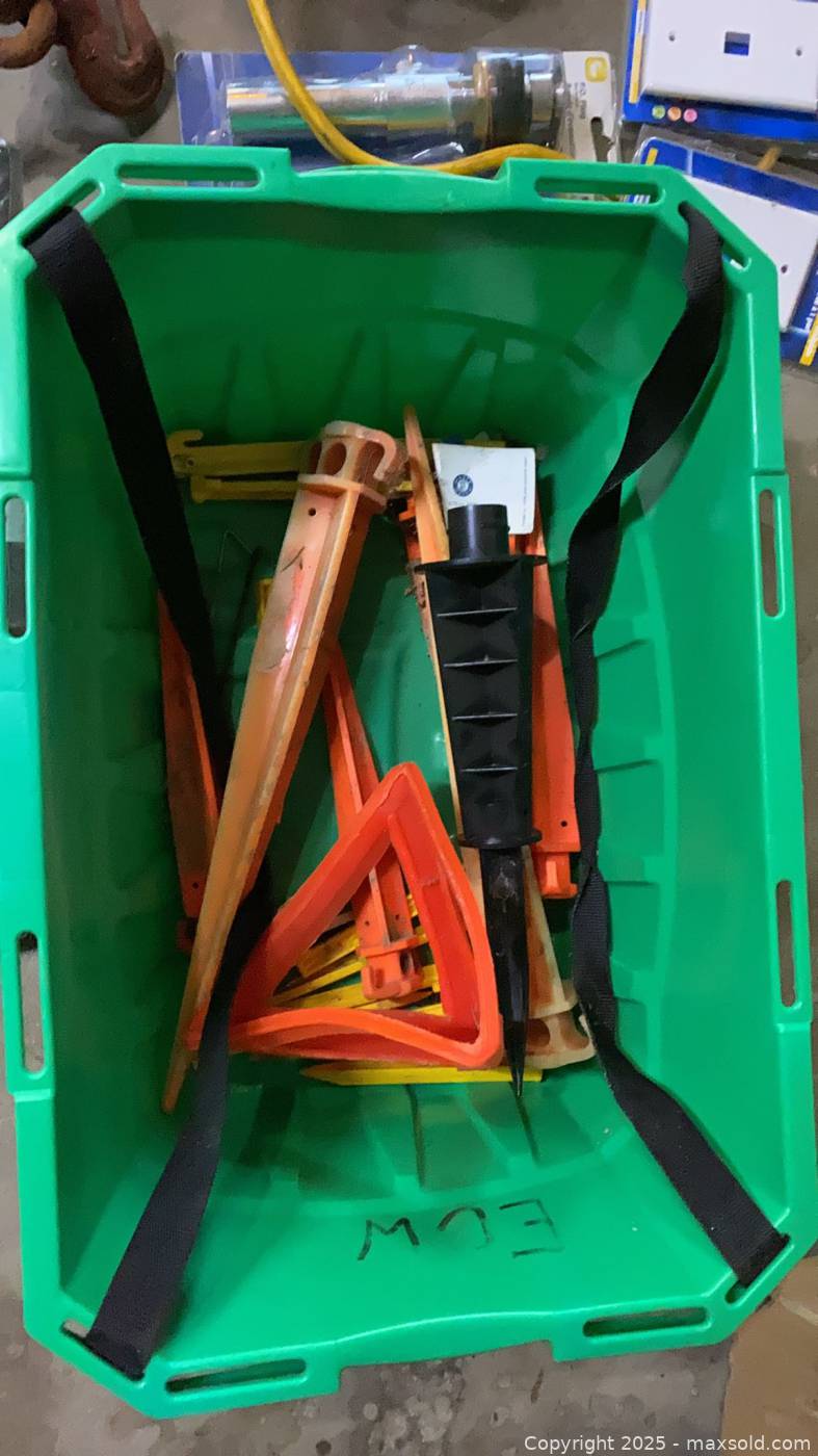 Trailer hitch mounts, chain binders, safety triangles, landscape pegs ...