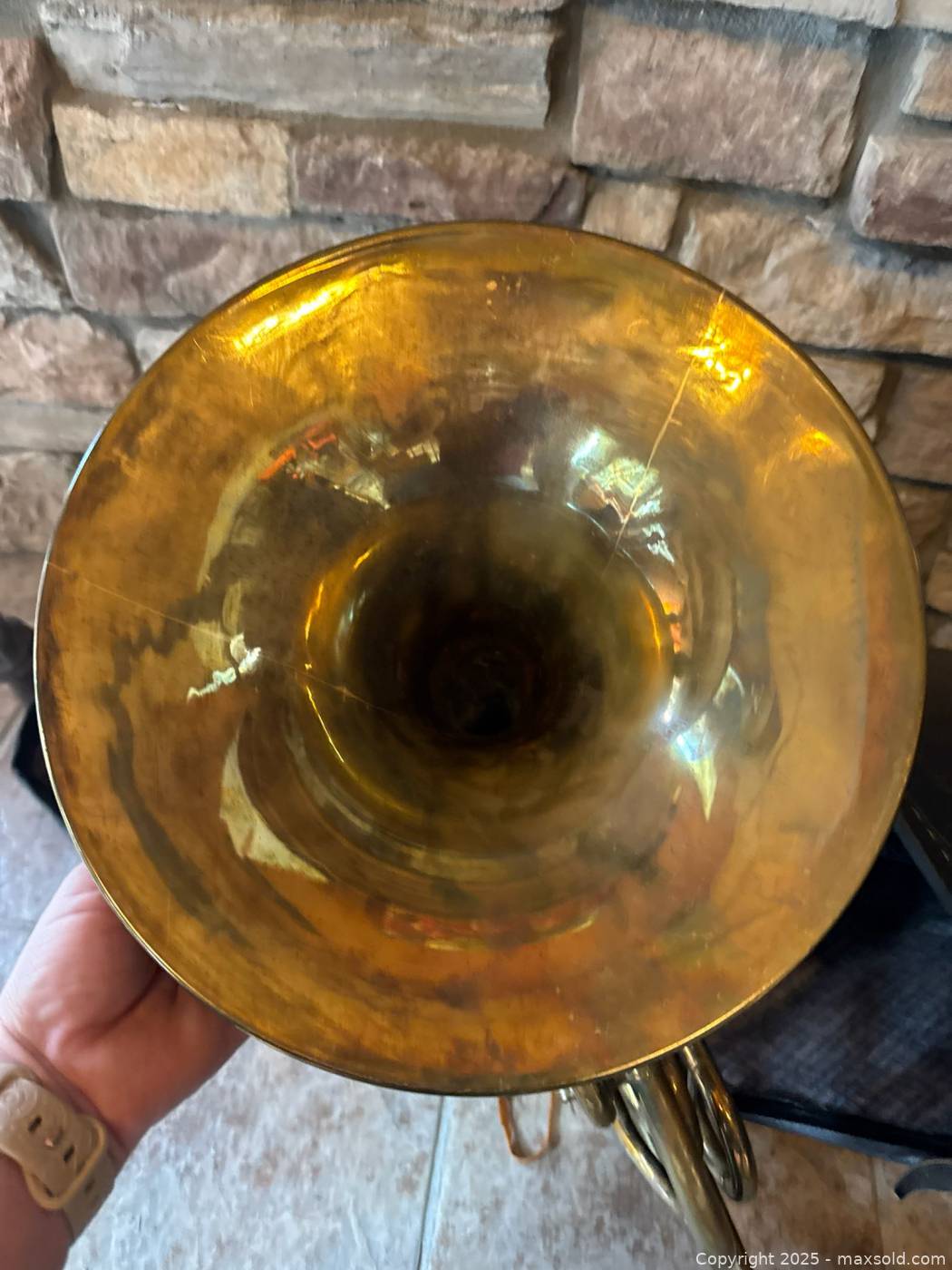 Brass French horn with 3 rotary valves | Maxsold