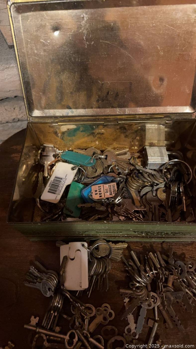 Mixed Lot Of 150+ Vintage Keys And Metal Tin | Maxsold