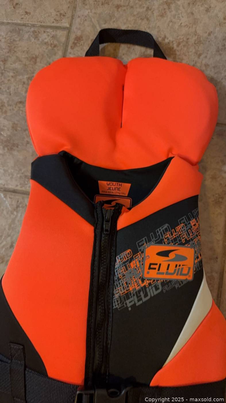 Youth PFD life jackets Fluid and Body Glove | Maxsold