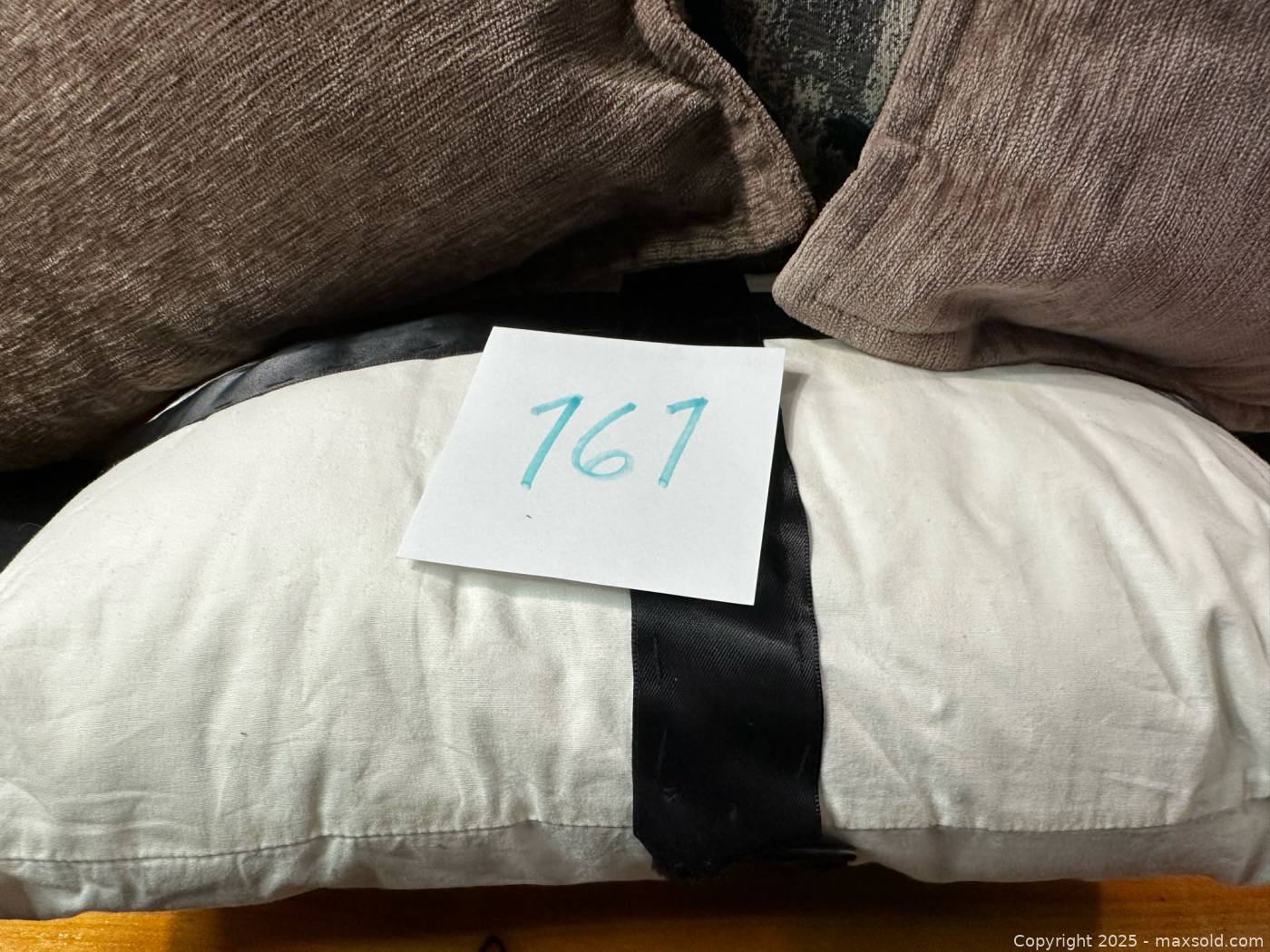 Assorted Throw And Bed Pillows | Maxsold