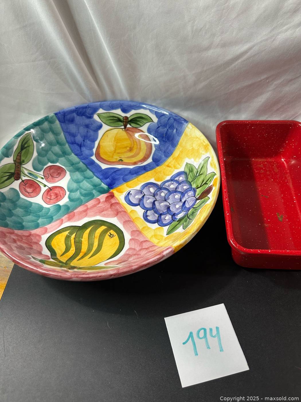 Hand-painted ceramic fruit bowl & red enameled casserole pan | Maxsold