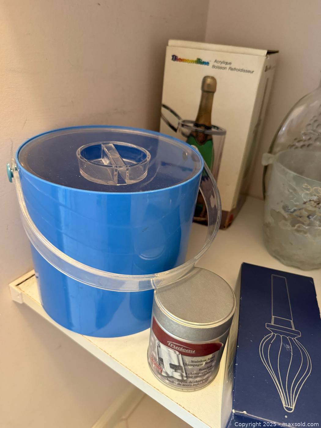 Soda siphon, ice buckets, barware and coasters | Maxsold