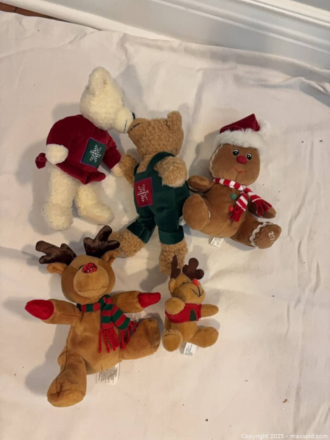 Holiday plush stuffed animals set | Maxsold