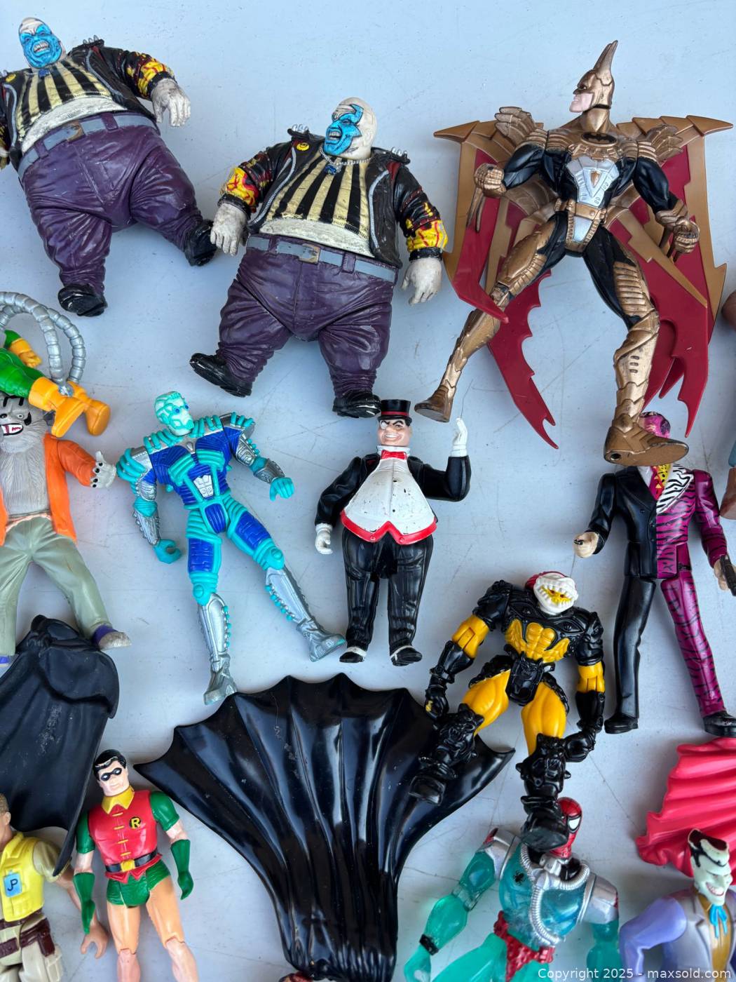 1990s Marvel and DC Comics action figures | Maxsold