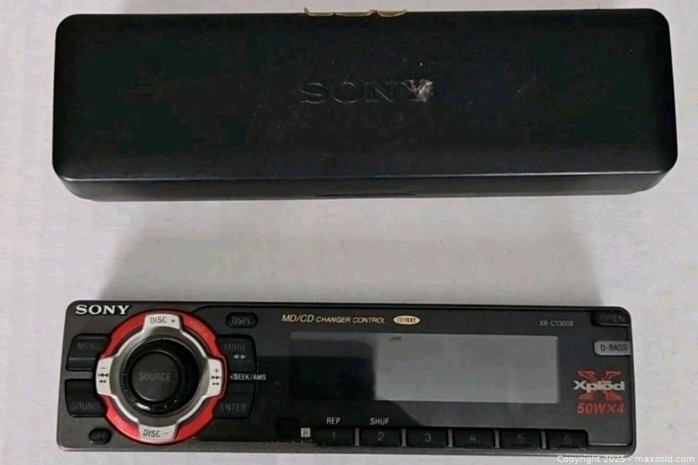 Sony Xplod XR-C5300X car stereo faceplate with case | Maxsold