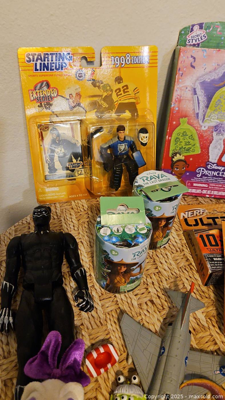 Mixed toy lot with plush, figures & vehicles | Maxsold
