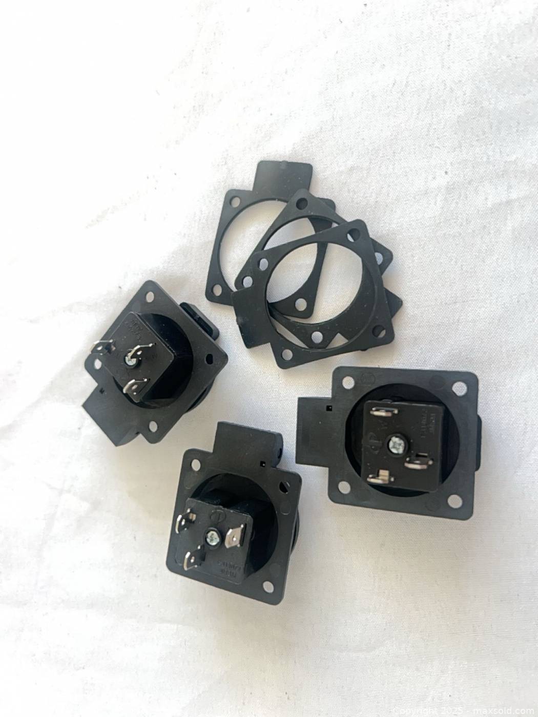 Panel-mount IEC C14 3-pin AC inlet sockets, 3 pcs | Maxsold