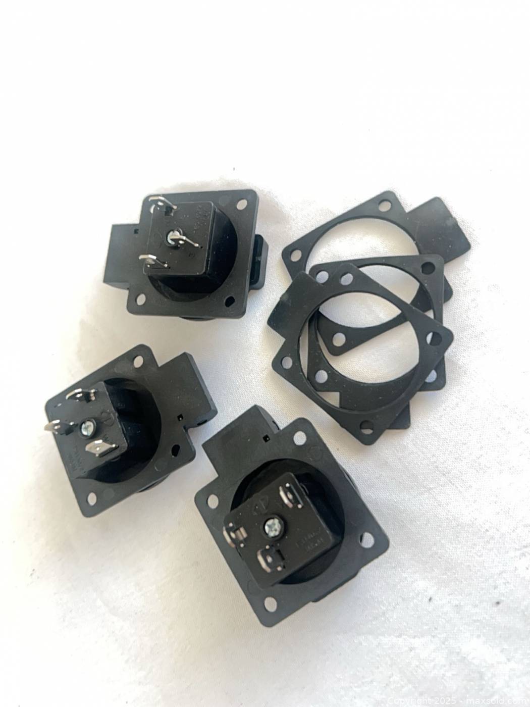 Panel-mount IEC C14 3-pin AC inlet sockets, 3 pcs | Maxsold