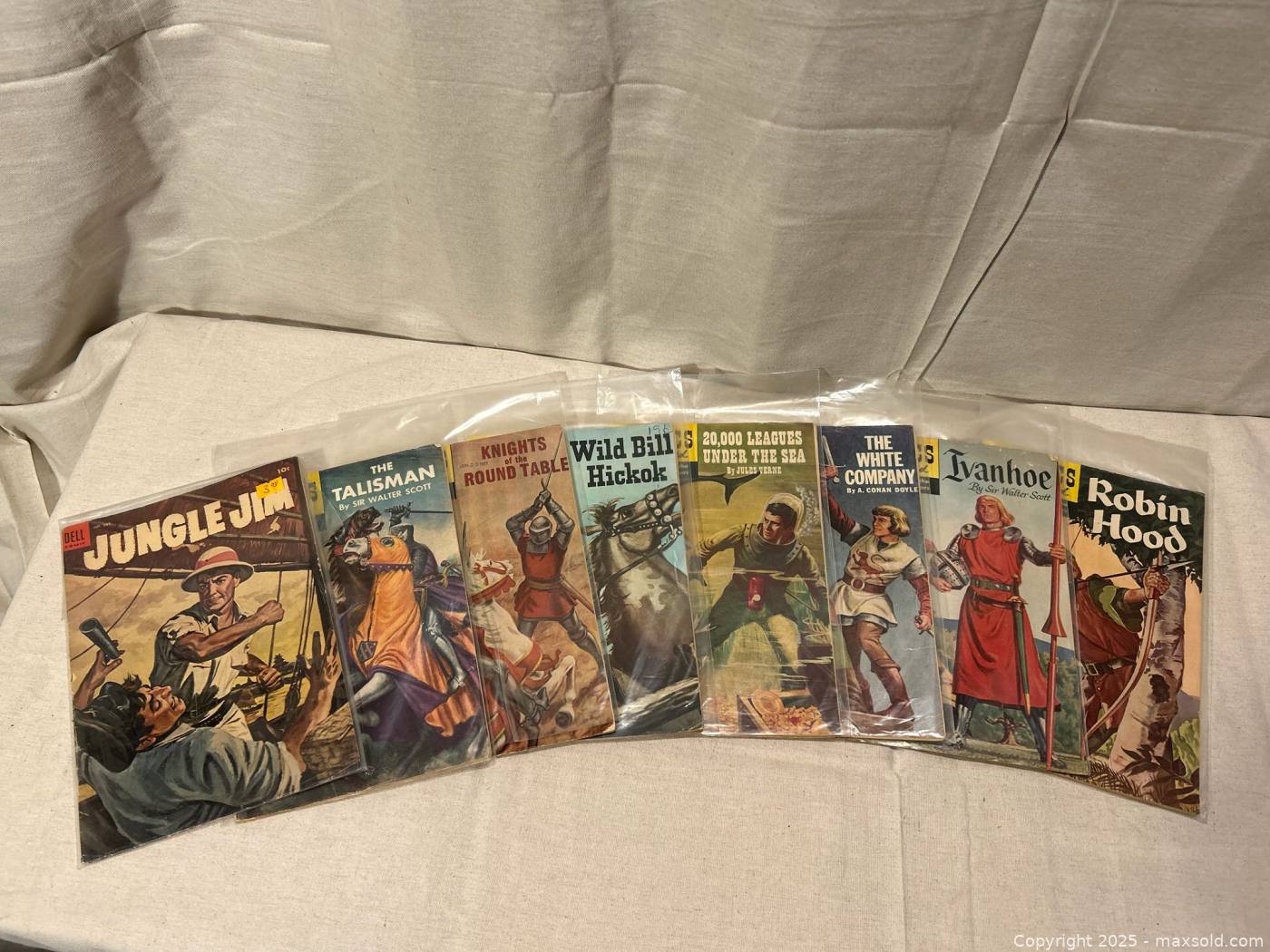 Eight vintage Dell & Classics Illustrated comic books | Maxsold