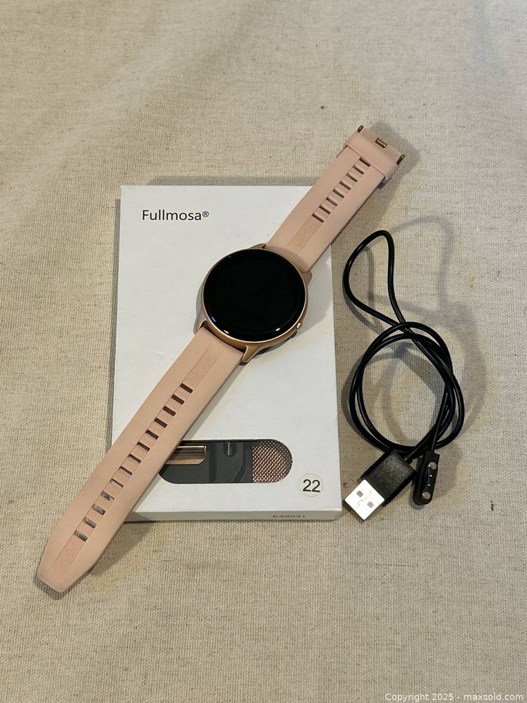 Smart fitness watch, charger & extra band | Maxsold