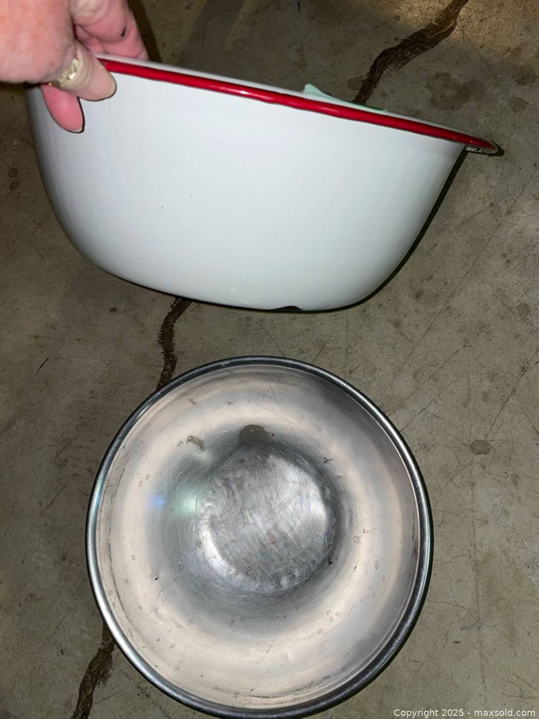 Speckled Enamel Roasters, Glass Jars, Coffee Maker, Bowls | Maxsold