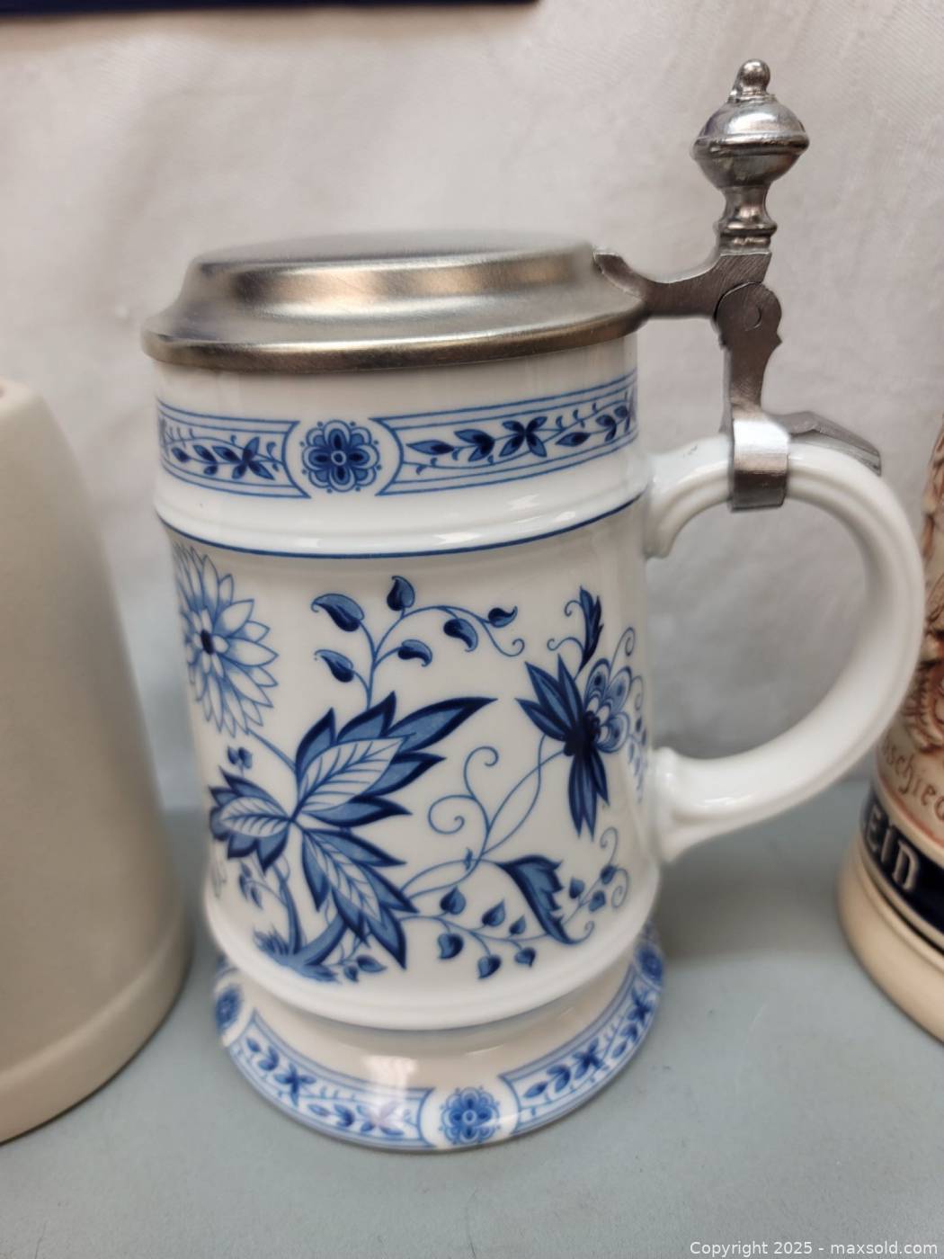 Five German beer steins and München sign | Maxsold