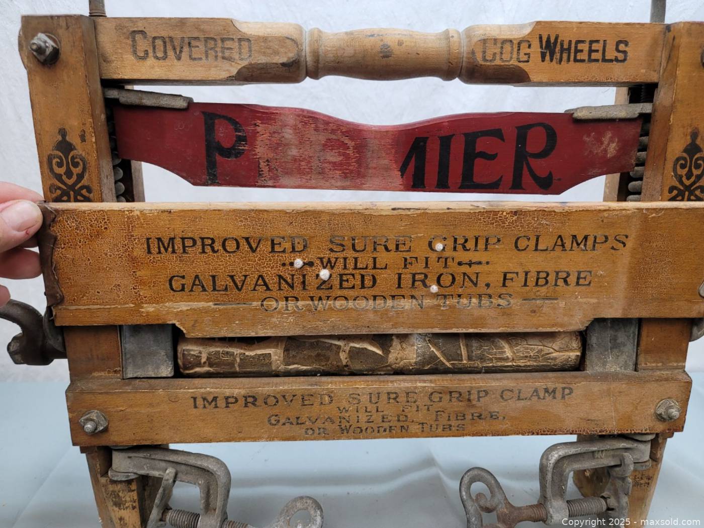 Premier hand-crank clothes wringer | Maxsold