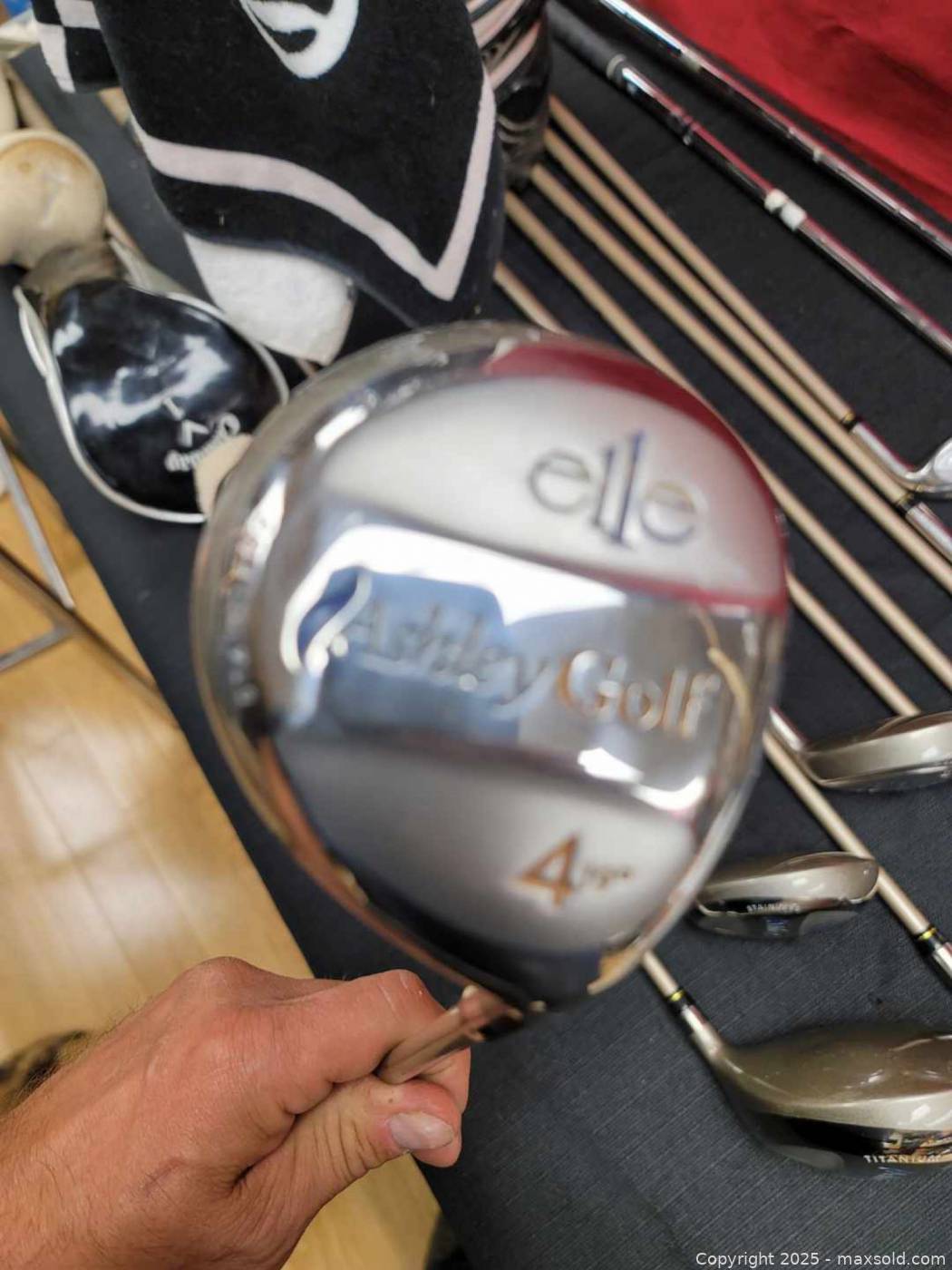Callaway golf bag with 10 assorted clubs | Maxsold